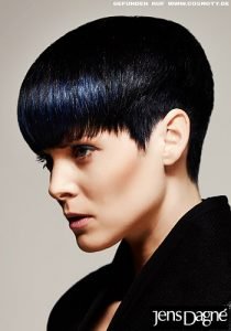 Frisuren Bilder: Eleganter Pixie in blau schimmerndem Schwarz ...