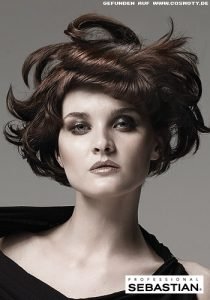 Frisuren Bilder: Kurzer Stufenbob mit super Volumen - Frisuren, Haare