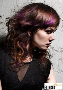 Frisuren Bilder: Stufen bekommen durch Locken Volumen - Frisuren, Haare