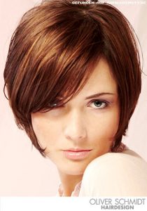 Frisuren Bilder: Stufiger Bob im Seventies-Look - Frisuren, Haare